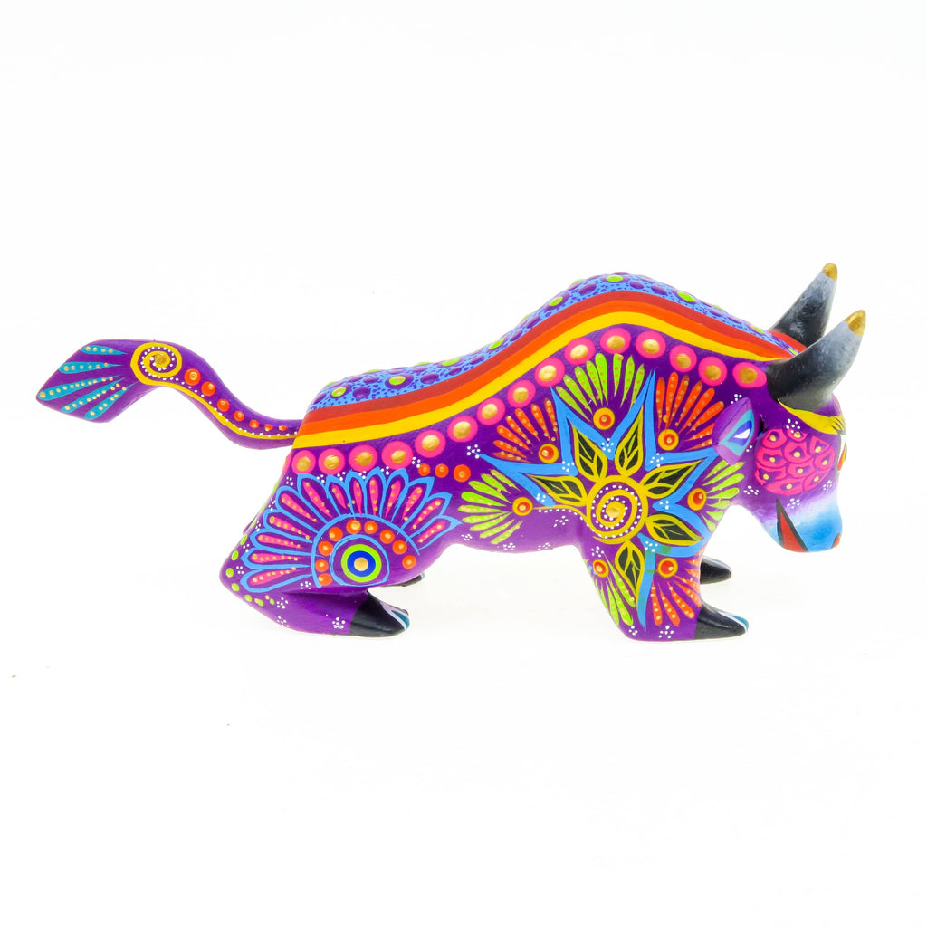 Vibrant Bull - Oaxacan Alebrije Wood Carving – VivaMexico.com - Mexican Art