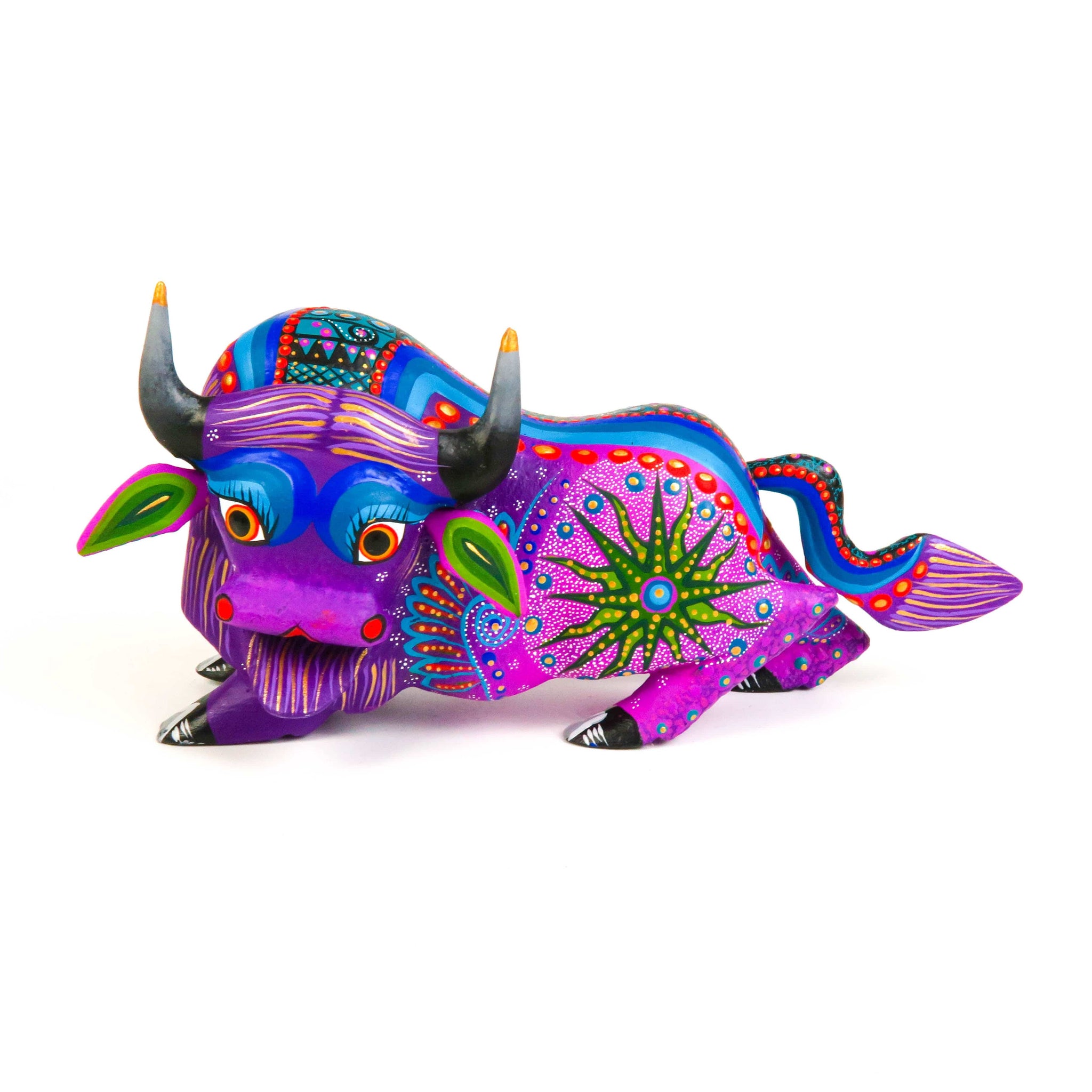 Vibrant Bull - Oaxacan Alebrije Wood Carving – VivaMexico.com - Mexican Art