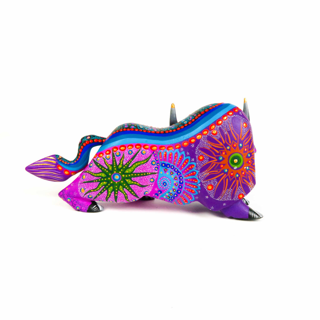 Vibrant Bull - Oaxacan Alebrije Wood Carving – VivaMexico.com - Mexican Art
