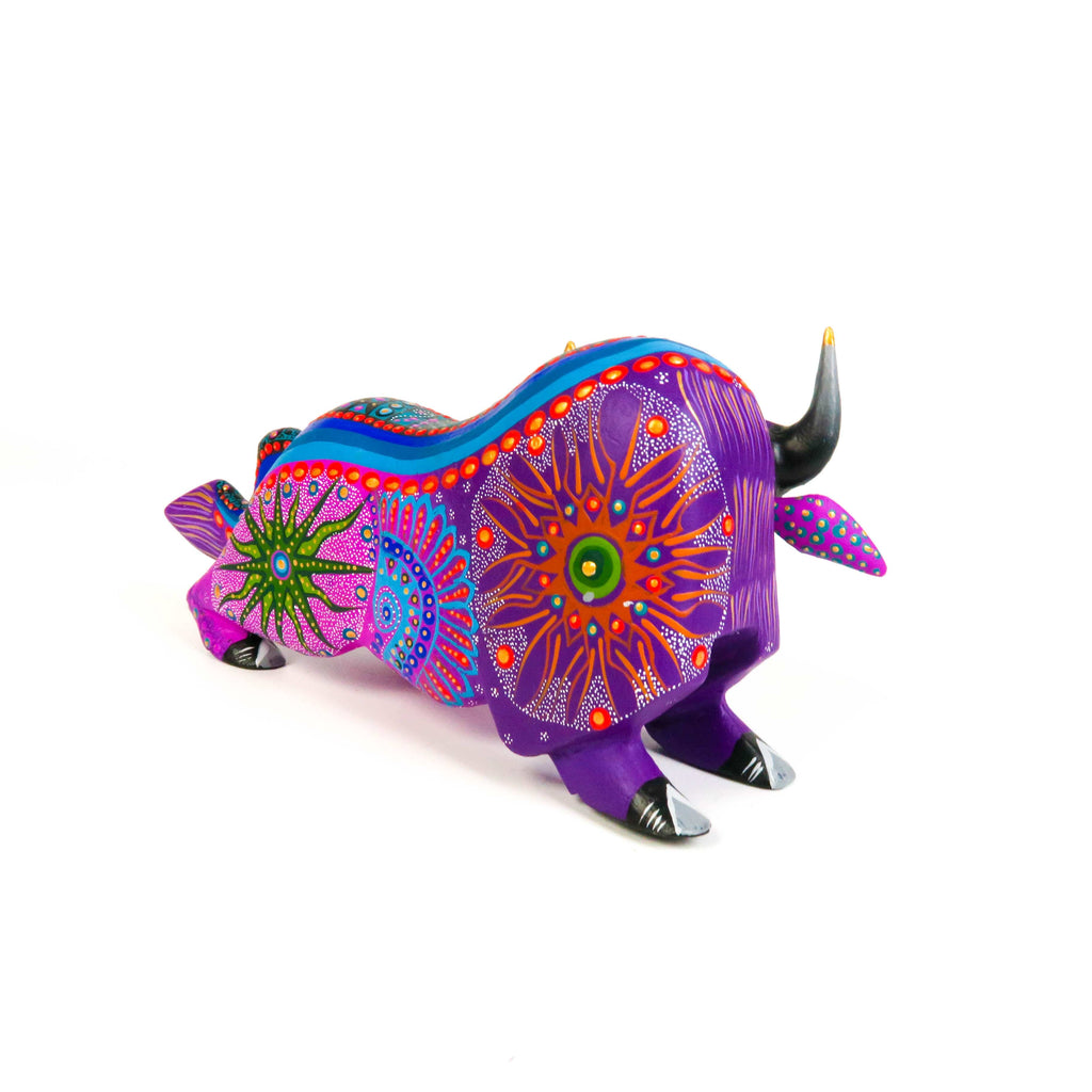 Vibrant Bull - Oaxacan Alebrije Wood Carving – VivaMexico.com - Mexican Art